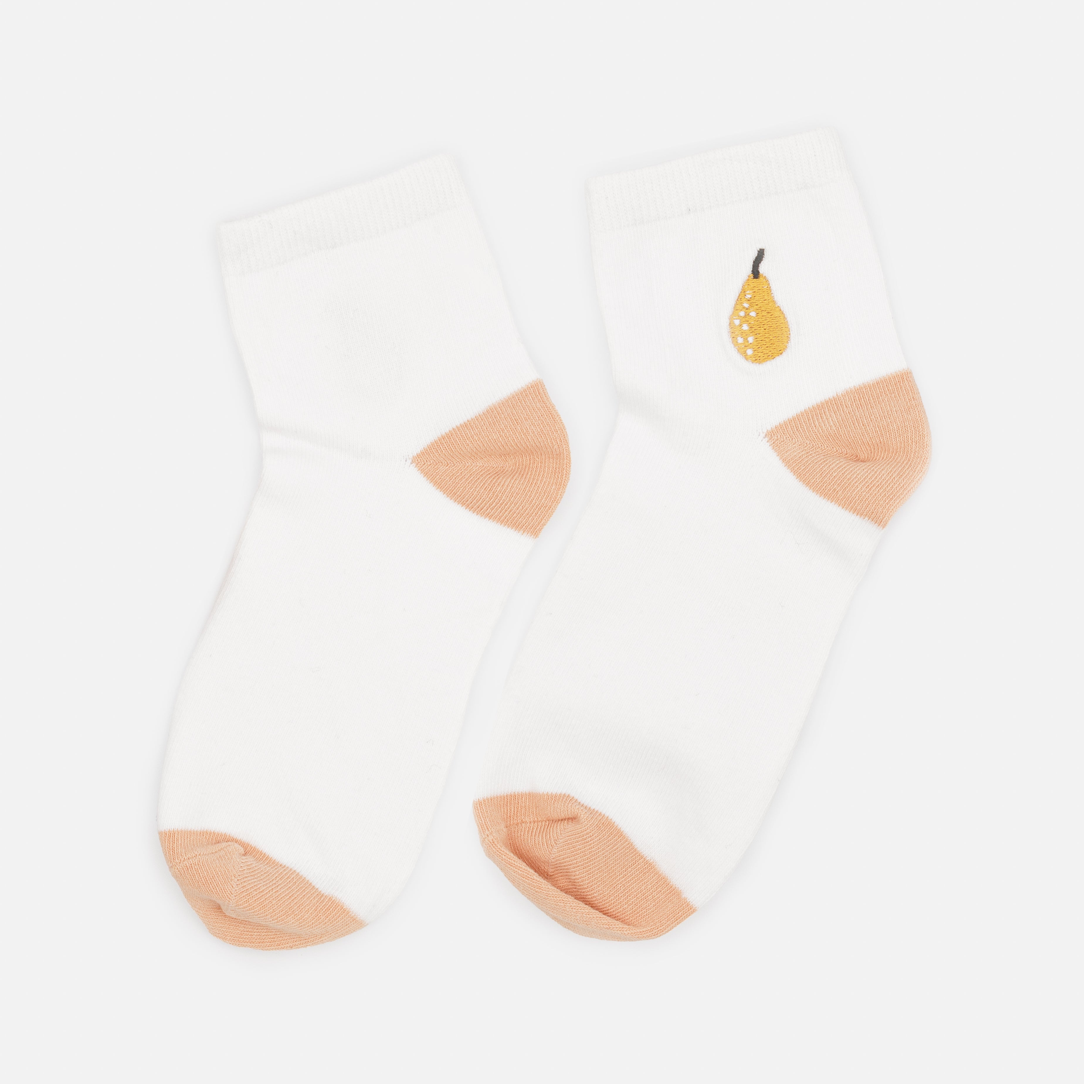 White ankle socks with orange pear embroidery – Bizou